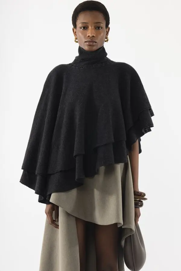 Arakii Flowy Knitted Cape