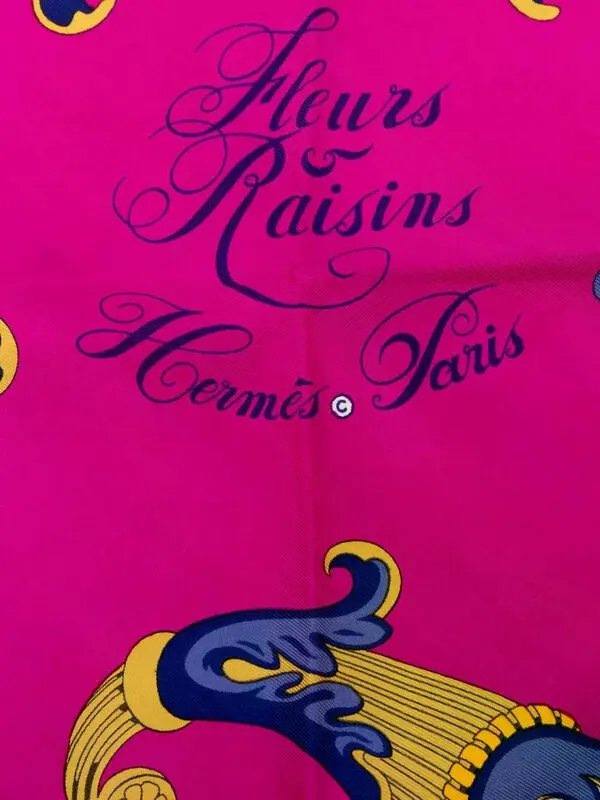 Hermès 1981-1985 Fleurs Et Raisins Silk Scarf 90 Scarves - Pink