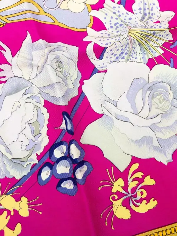 Hermès 1981-1985 Fleurs Et Raisins Silk Scarf 90 Scarves - Pink