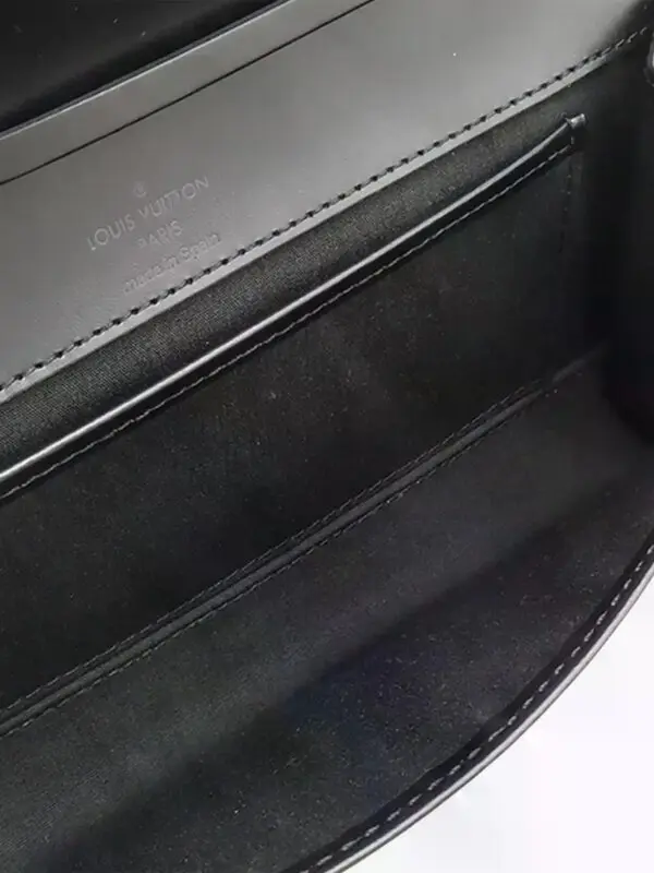 LOUIS VUITTON 2006 Epi Honfleur Shoulder Bag - Black