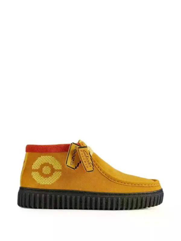 Clarks X Pokémon Torhill Explore Suede Desert Boots - Yellow