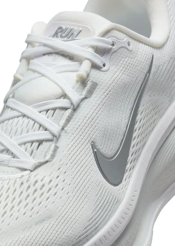 Nike Vomero 18 Sneakers