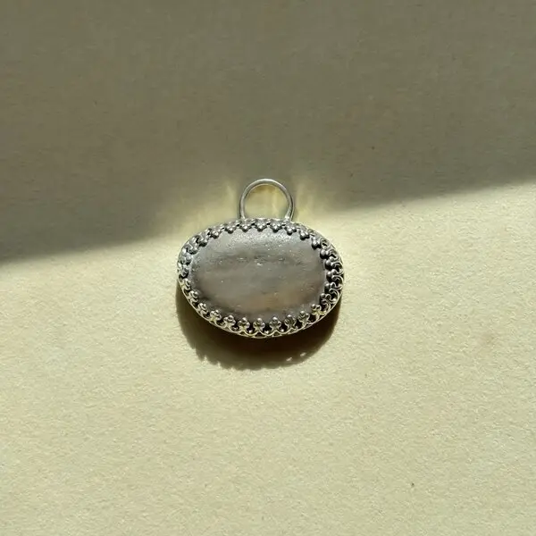 ARIANNE DELANEY Shell Remnant Grey Cream Pebble Pendant - Silver
