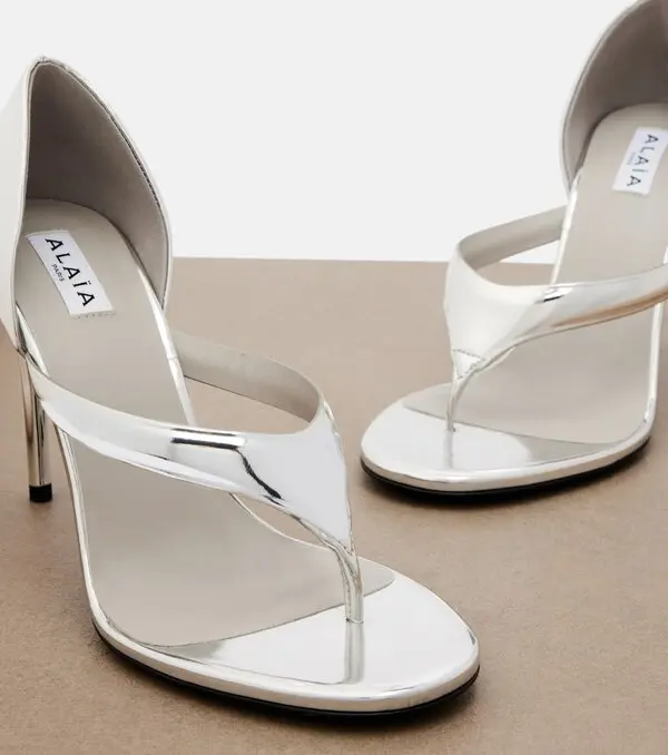 Alaïa Infradito Mirrored Leather Thong Sandals