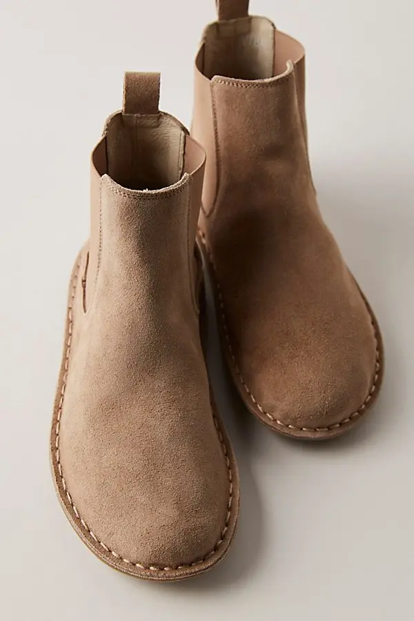 VIBAE Helsinki Chelsea Boots At - Desert Suede