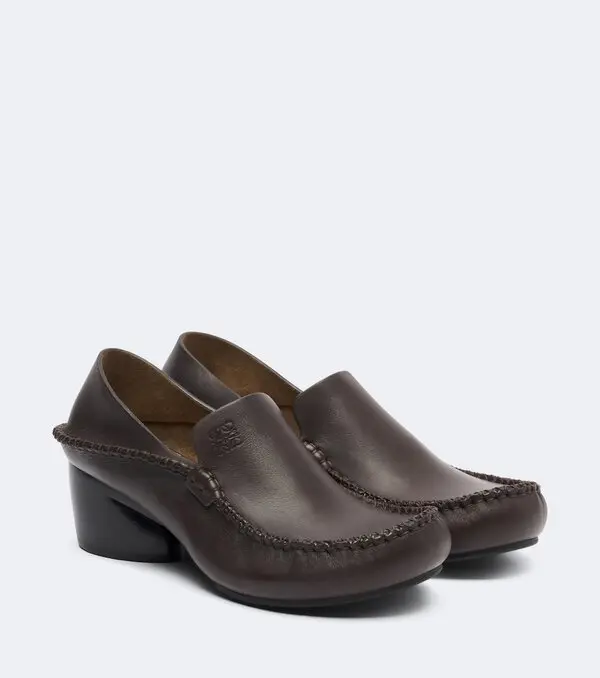 Loewe Oval Leather Loafer Pumps - Brown