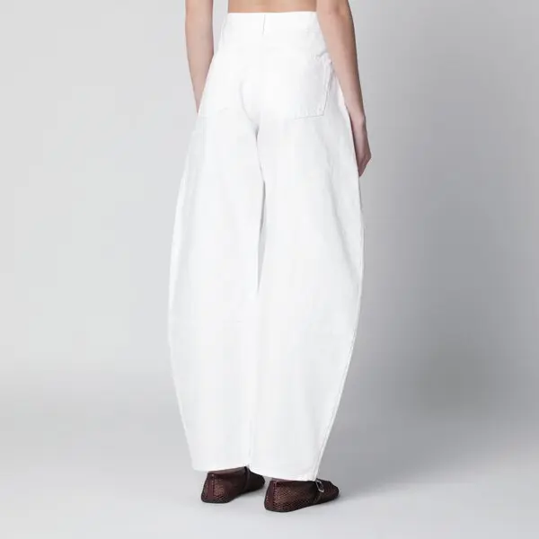 Alaïa Low-rise Rounded Jeans In Denim - White