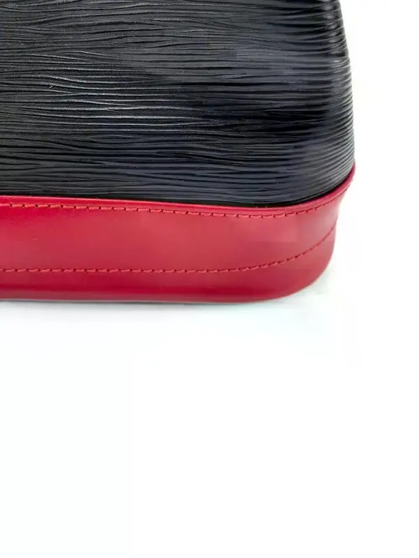 LOUIS VUITTON 1996 Noe Epi Shoulder Bag