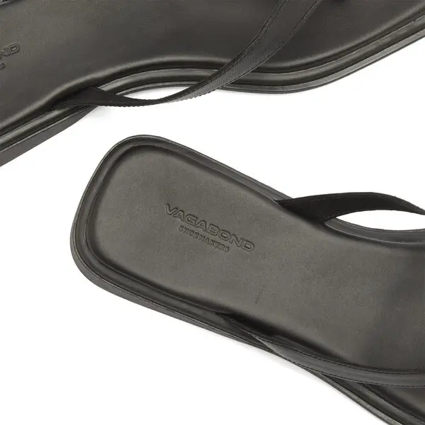 VAGABOND SHOEMAKERS Izzy Leather Flip Flops - Black