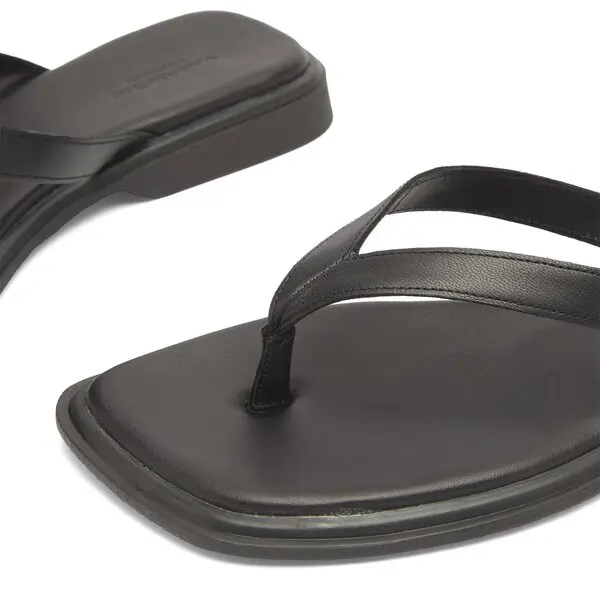 VAGABOND SHOEMAKERS Izzy Leather Flip Flops - Black