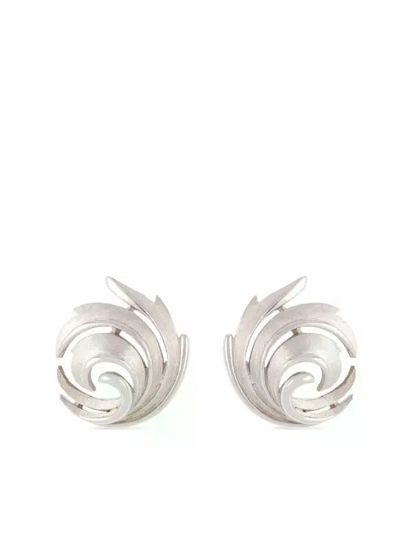 SUSAN CAPLAN 1970s Trifari Twirled Motif Clip-on Earrings - Silver