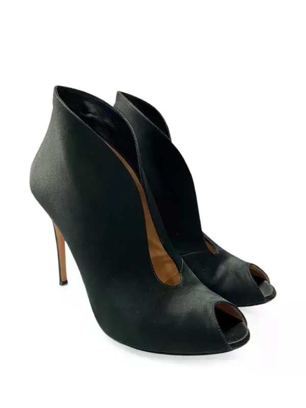GIANVITO ROSSI Vamp Peep-toe Pumps - Black
