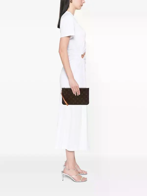 LOUIS VUITTON 2019 Monogram Neverfull Mm Pouch Clutch Bag - Brown