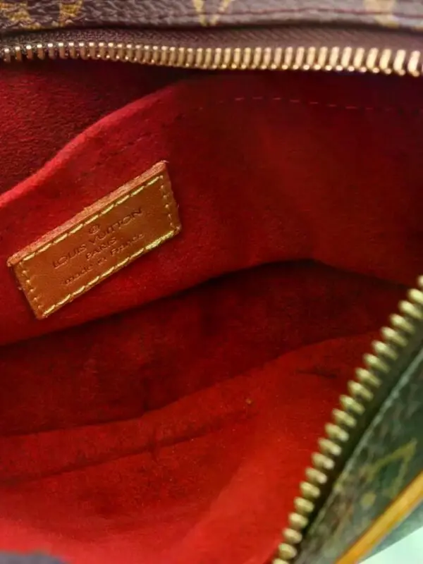 LOUIS VUITTON 2002 Monogram Croissant Pm Hobo Bag
