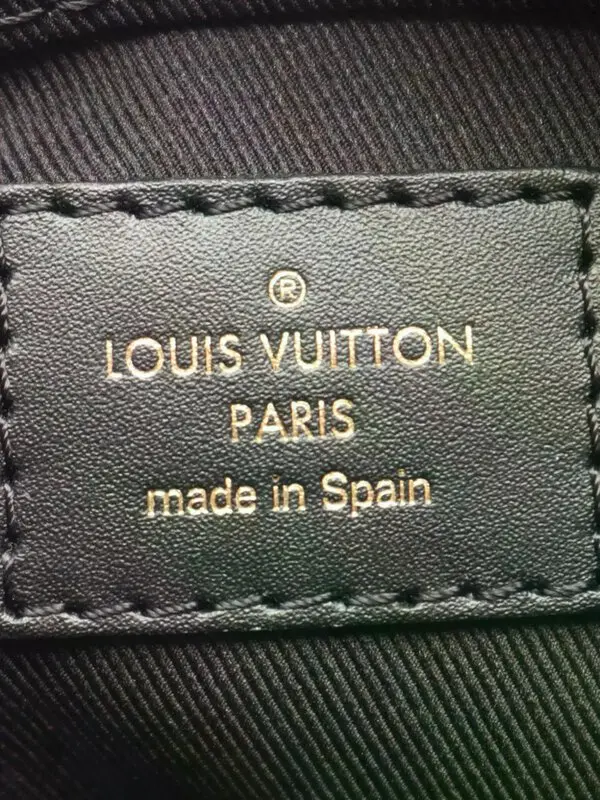 LOUIS VUITTON Monogram Saintonge Crossbody Bag - Brown