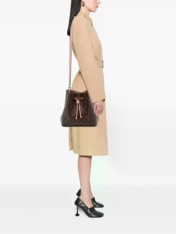 LOUIS VUITTON 2018 Monogram Neonoe Mm Bucket Bag - Brown
