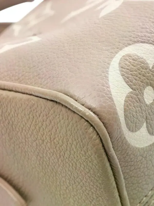 LOUIS VUITTON 2022-2026 Bicolor Monogram Giant Empreinte Speedy Bandouliere 20 Satchel - Neutrals