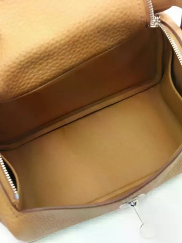 Hermès 2020s Mini Lindy Shoulder Bag - Neutrals