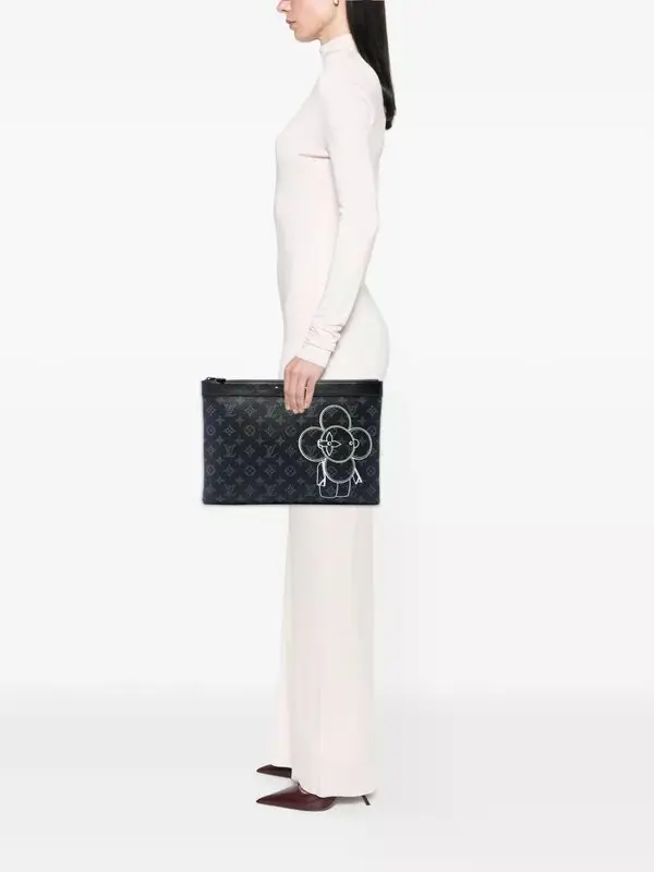 LOUIS VUITTON 2018 Monogram Eclipse Vivienne Apollo Pochette Gm Clutch Bag