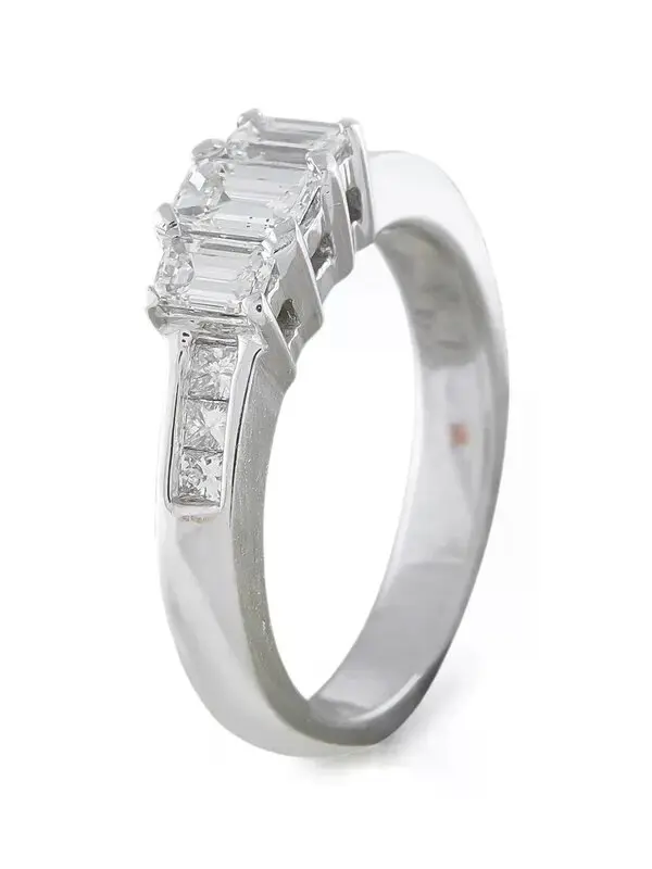 LB EXCLUSIVE Emerald-cut Diamond Ring - Silver