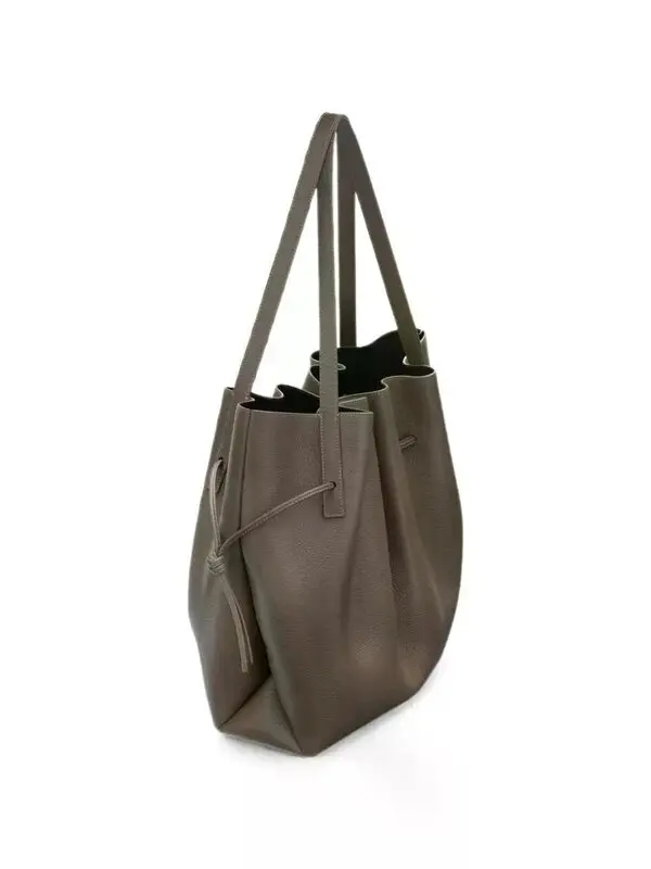 Yuzefi Scallop Tote Bag
