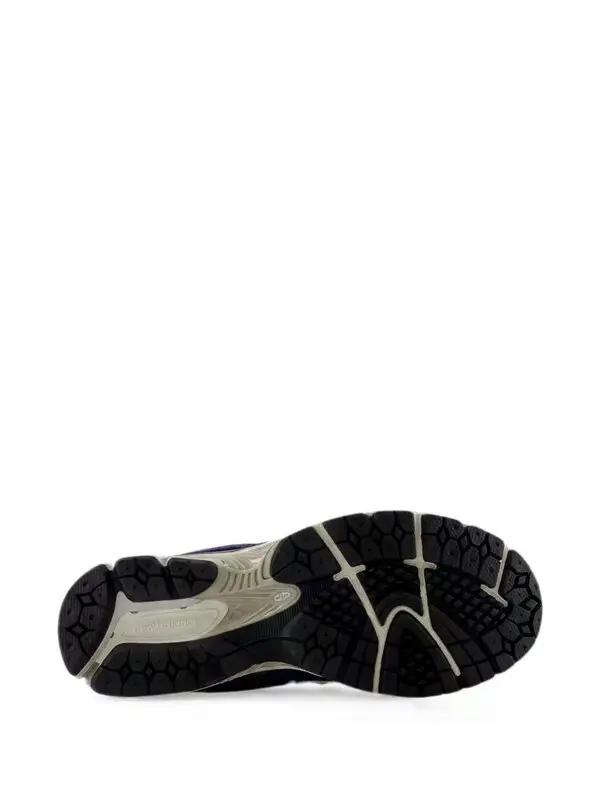 NEW BALANCE 2002r Sneakers