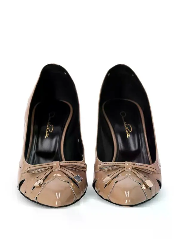 Oscar De La Renta Scallop Bow Detail Pumps
