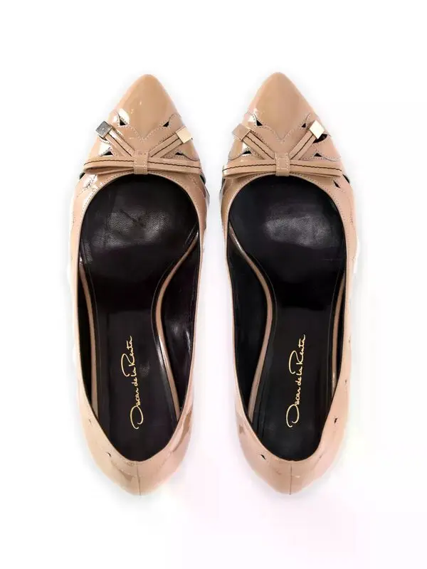 Oscar De La Renta Scallop Bow Detail Pumps