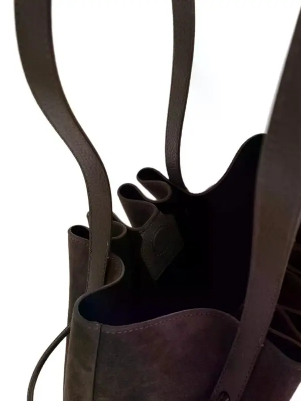 Yuzefi Scallop Shoulder Bag