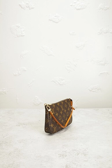 LOUIS VUITTON Monogram Pochette Accessoires Shoulder Bag