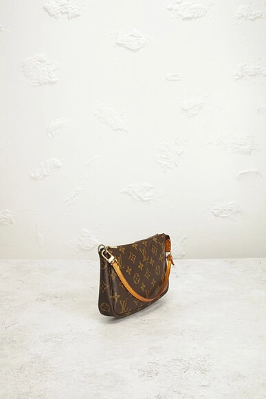 LOUIS VUITTON Monogram Pochette Accessoires Shoulder Bag