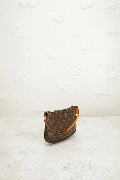 LOUIS VUITTON Monogram Pochette Accessoires Shoulder Bag