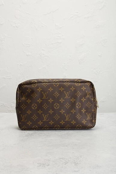 LOUIS VUITTON Trousse Toilette 28 Pouch