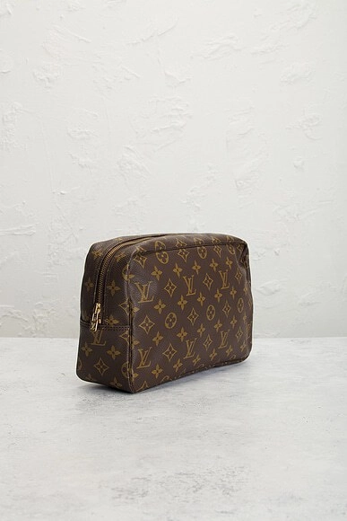 LOUIS VUITTON Trousse Toilette 28 Pouch