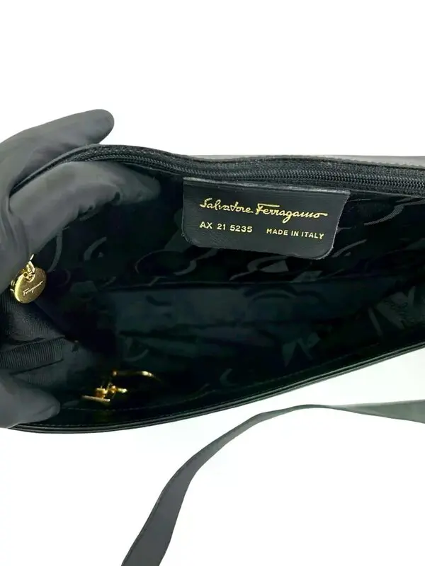 FERRAGAMO 1990-2000 Leather Gancini Flap Crossbody Bag