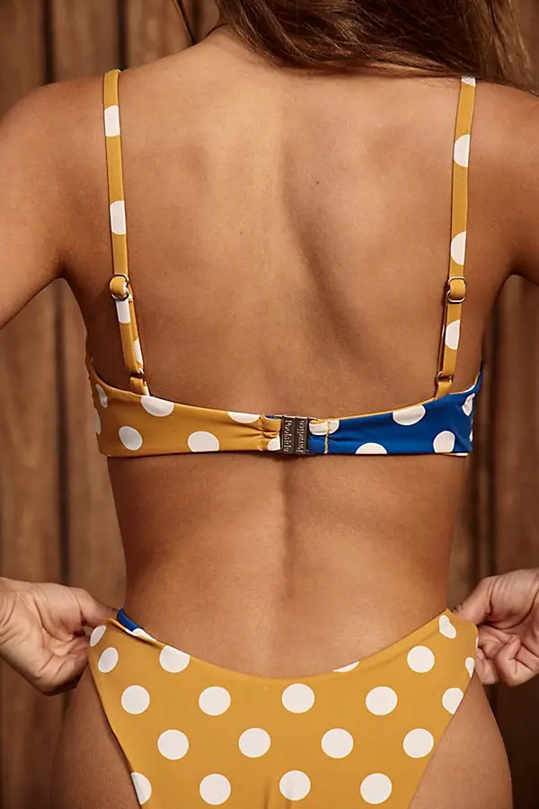 POOLSIDE PARADISO Seaside Twist Bikini Top