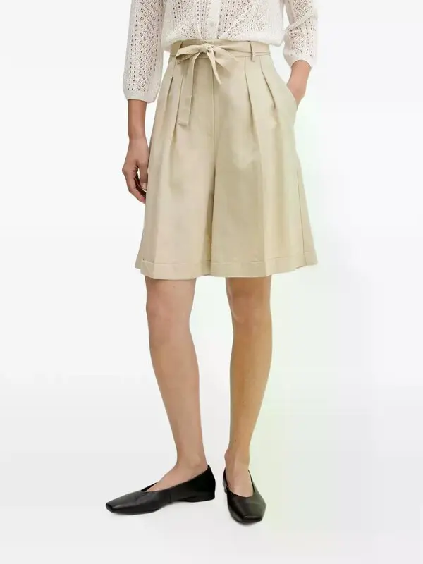 VICOLO Belted Pleated Shorts - Neutrals