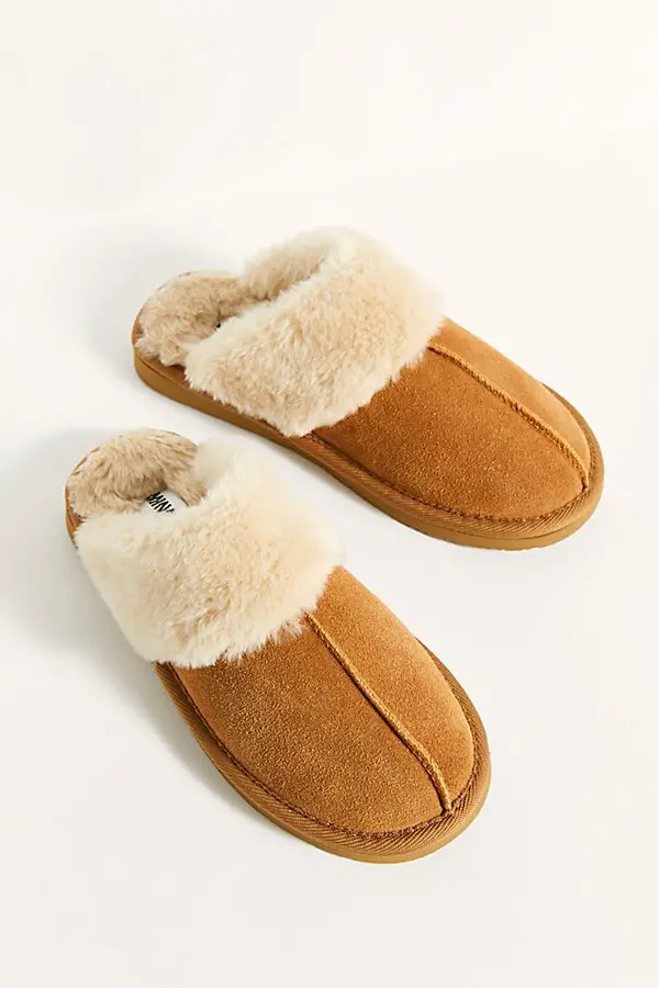 Minnetonka Chesney Suede Slippers With Plush Lining
