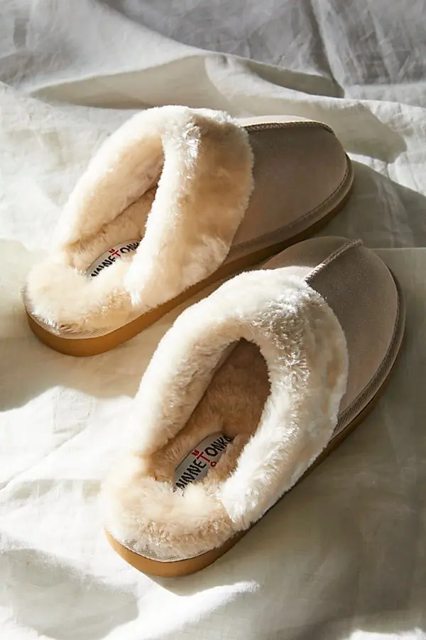 Minnetonka Chesney Suede Slippers With Plush Lining - Stone
