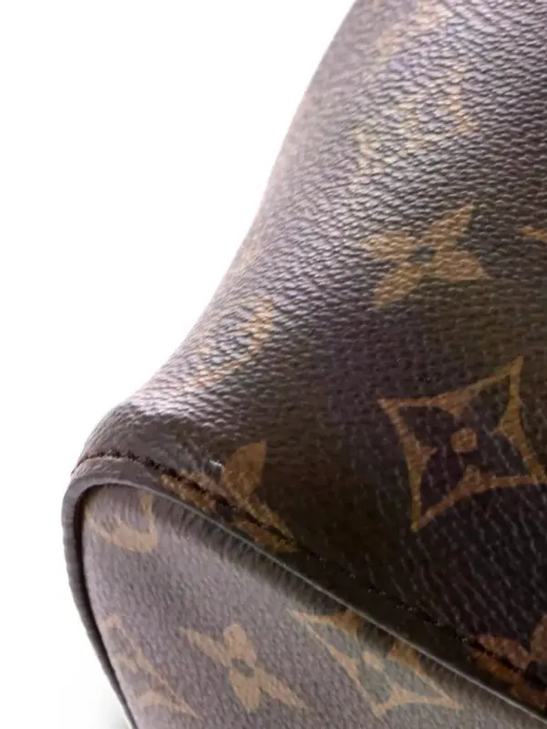 LOUIS VUITTON Monogram Canvas Mm Bucket Bag