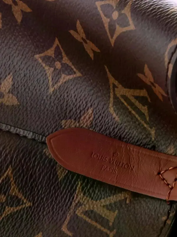 LOUIS VUITTON Monogram Canvas Mm Bucket Bag
