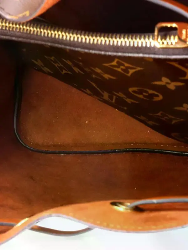 LOUIS VUITTON Monogram Canvas Mm Bucket Bag