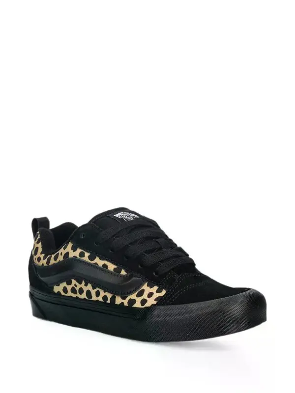 VANS Knu Skool Low-top Sneakers