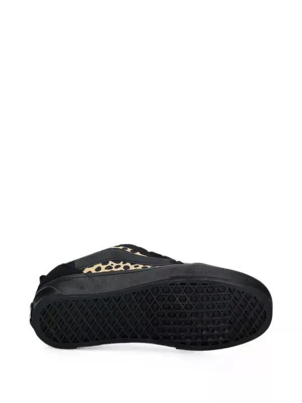 VANS Knu Skool Low-top Sneakers