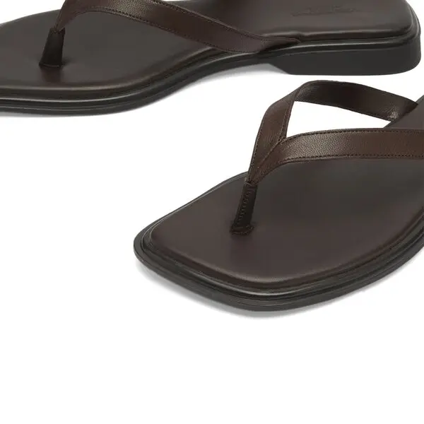 VAGABOND SHOEMAKERS Izzy Leather Flip Flops - Chocolate