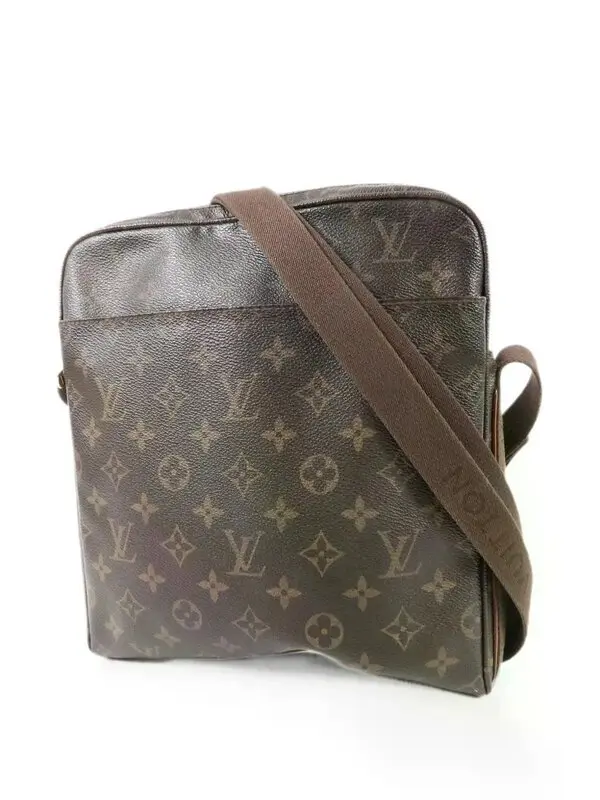LOUIS VUITTON Trotteur Beaubourg Monogram Shoulder Bag