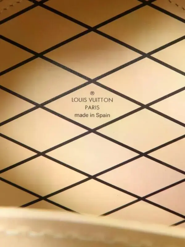 LOUIS VUITTON Monogram Mini Boîte Chapeau Bag