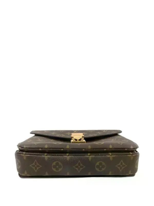 LOUIS VUITTON Monogram Pochette Metis Crossbody Bag