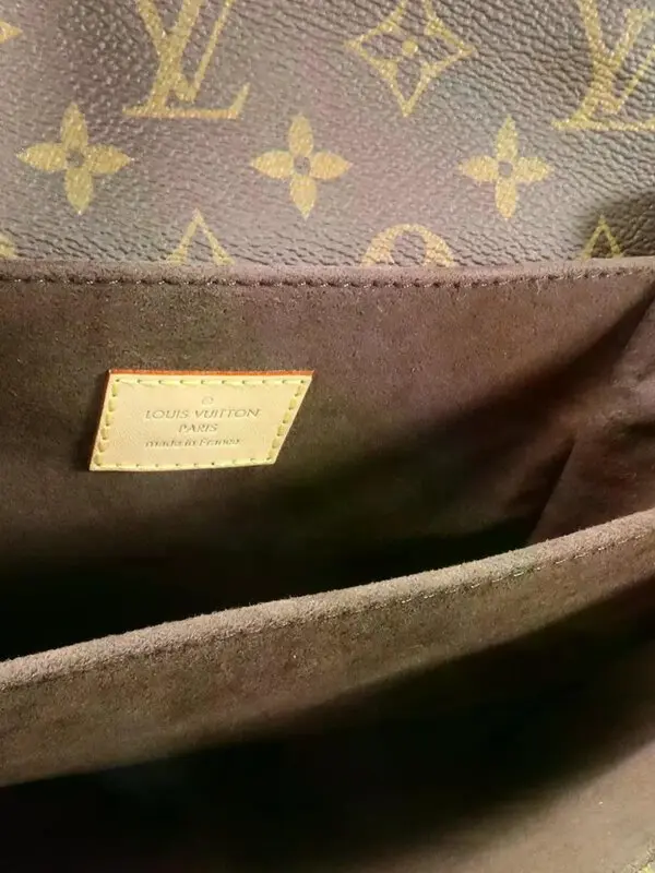 LOUIS VUITTON Monogram Pochette Metis Crossbody Bag