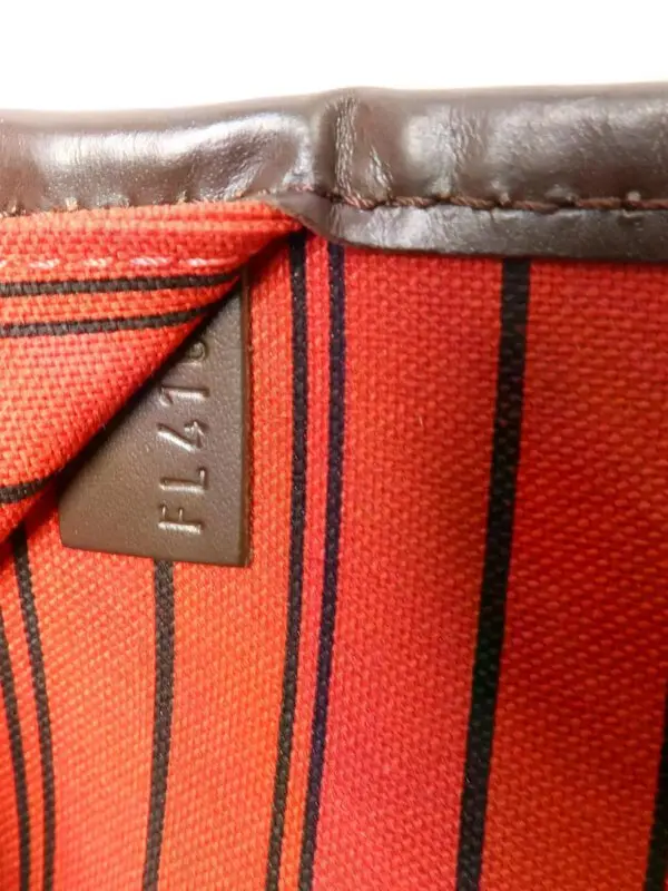 LOUIS VUITTON Damier Gm Neverfull Tote Bag